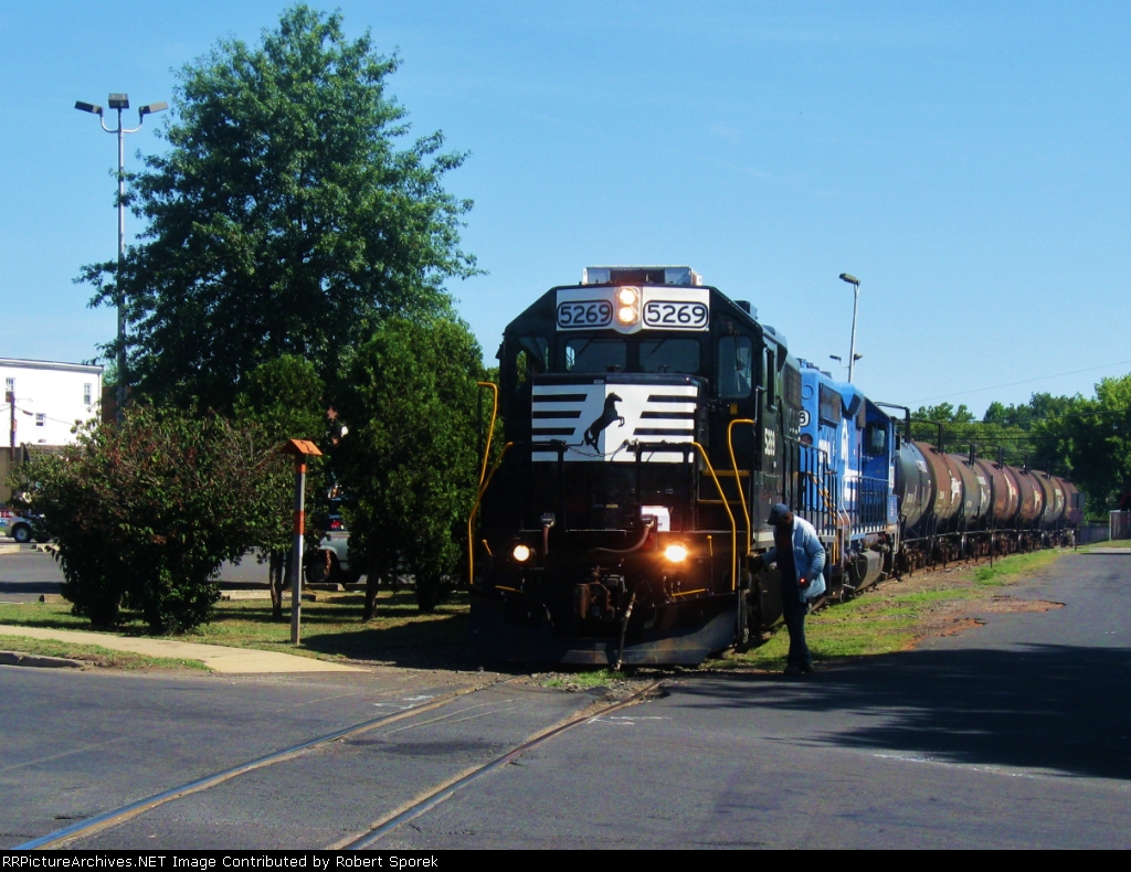 YPMO-R1 with ex-Conrail #3026